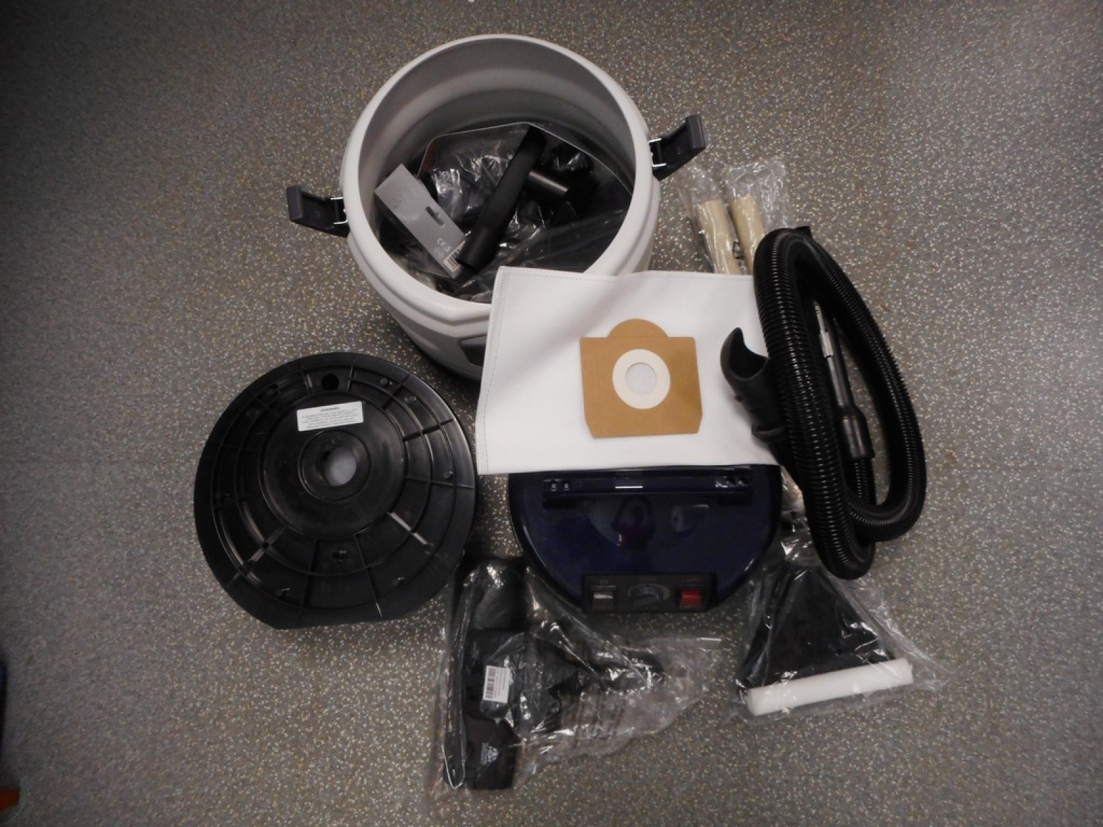 Vysavač ETA 3404 9 0411 NEPTUN 4290 Kč