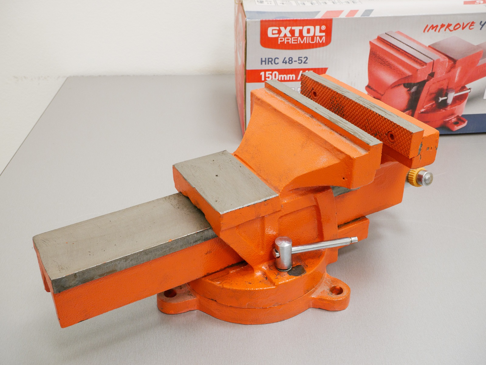 Svěrák EXTOL Premium otočný, čelisti 150mm 8812624 1990 Kč