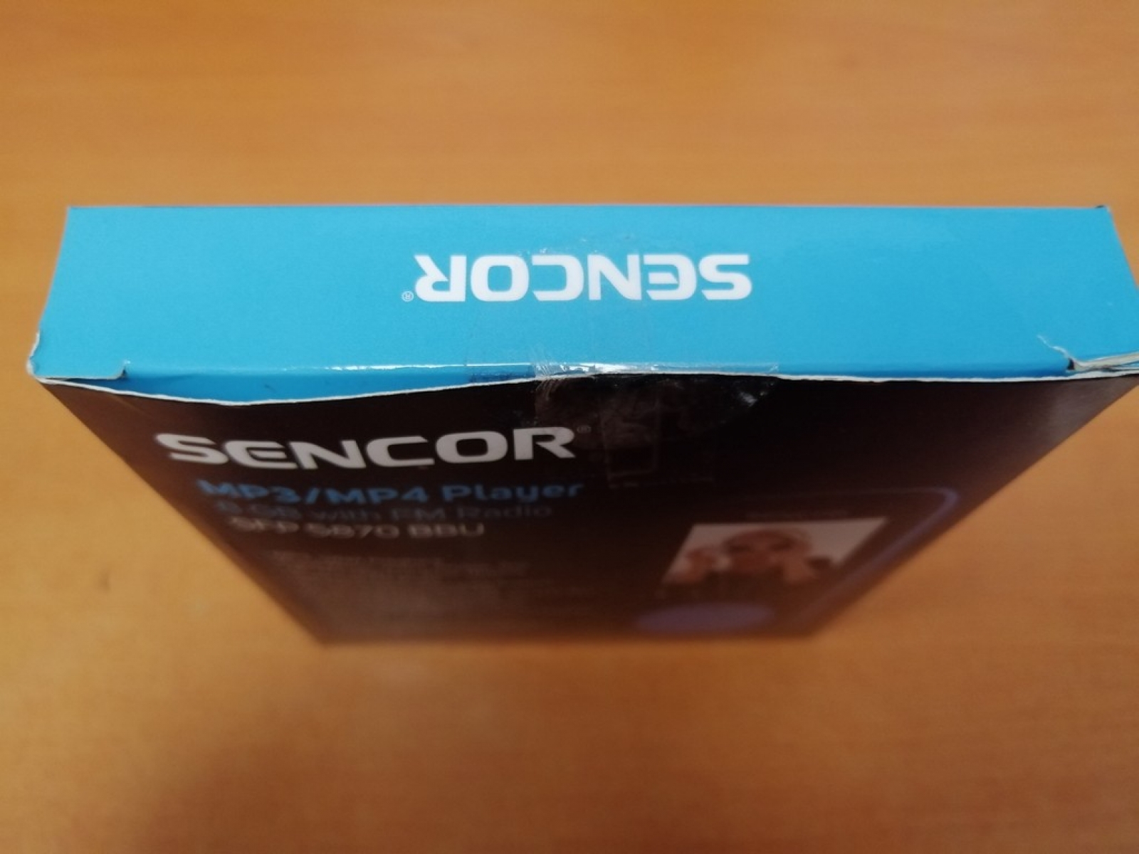 MP4 přehrávač SENCOR SFP 5870 BBU 8 GB 490 Kč