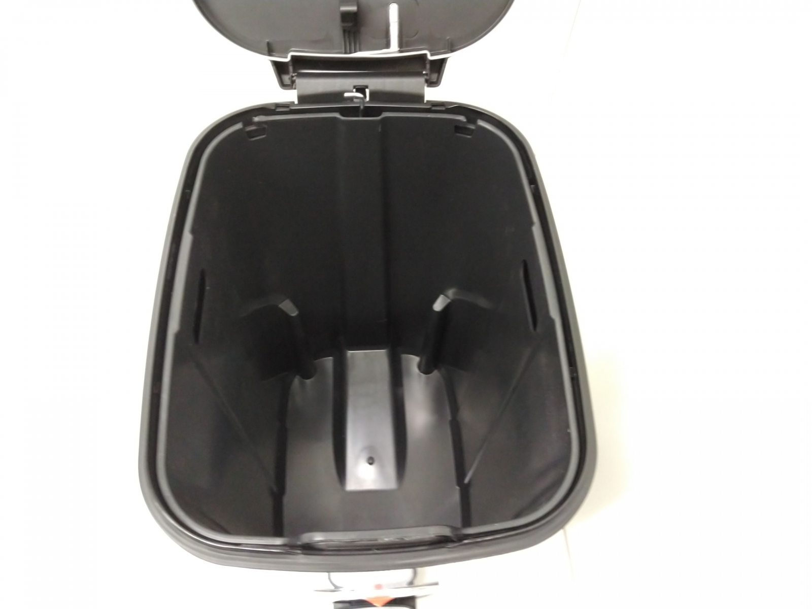 Koš odpadkový KIS Chic Bin M Black 35l 490 Kč